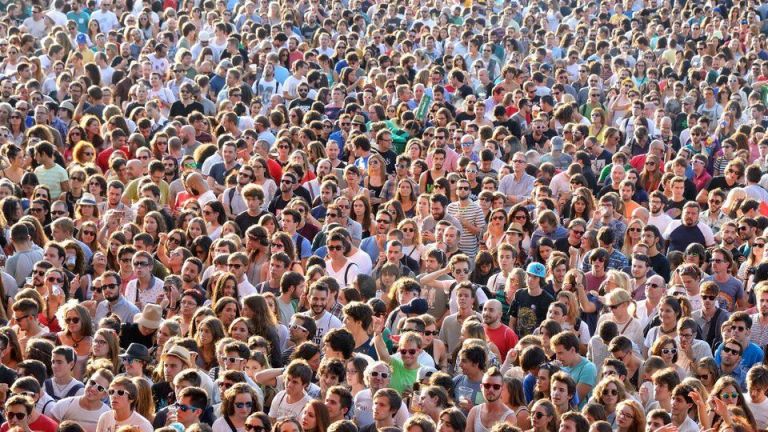 La población mundial alcanzó las 8 mil millones de personas | Los ...